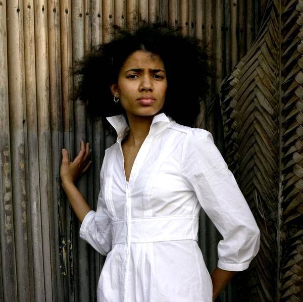 Nneka – Cantora nigeriana em uma viagem de reggae, rap, jazz, funk ...