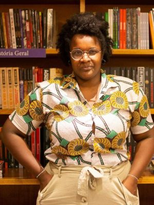 Winnieteca usa leitura como ferramenta de combate ao racismo