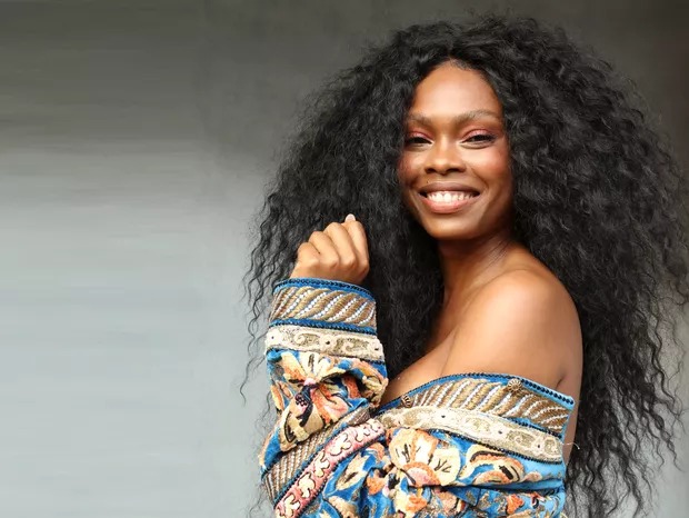 Xênia França prepara lançamento de seu novo single, 'Renascer'